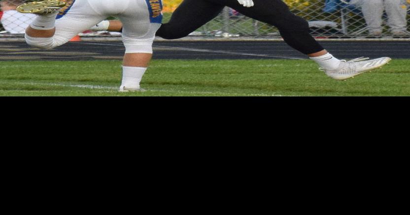 Nolan DeLong turns heads in first career varsity football game