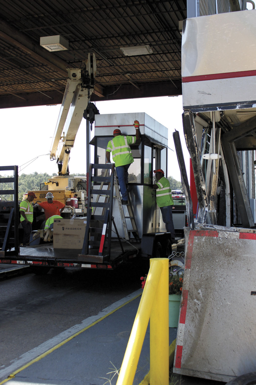 Two injured in crash at Muskogee Turnpike toll booth | News ...