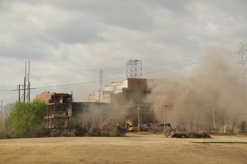 Tower of old OG&E power plant imploded | News | muskogeephoenix.com