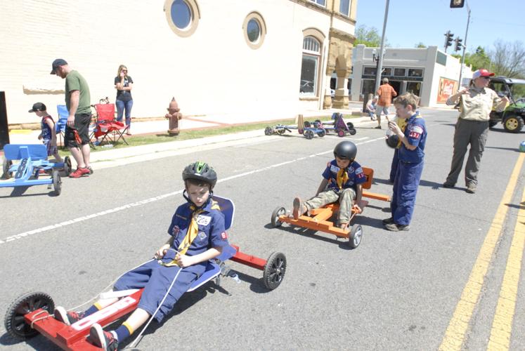 Cub Scouts turn street into drag strip | Fort Gibson | muskogeephoenix.com