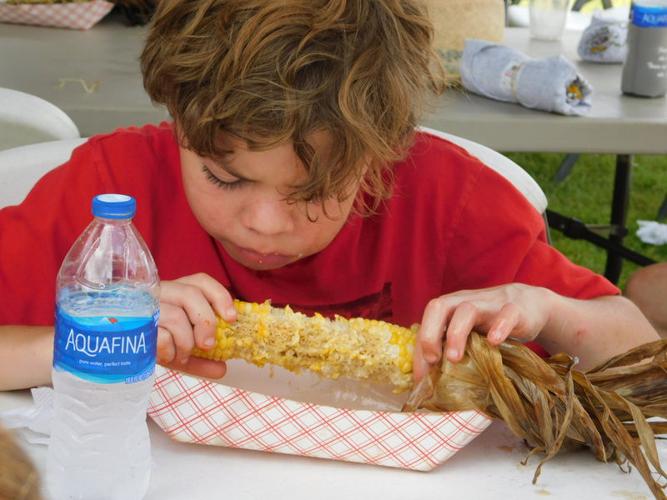 Sweet corn draws crowd despite heat | News | muskogeephoenix.com