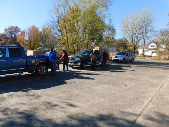 PHOTO GALLERY: Annual Thanksgiving food giveaway | Gallery ...