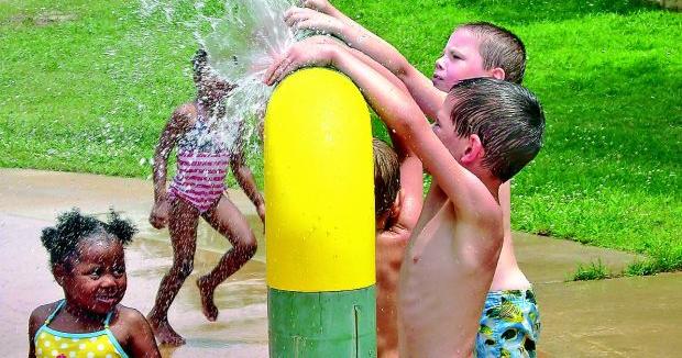 Splash pad draws kids on a hot afternoon | Archives | muskogeephoenix.com