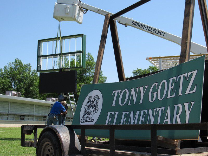 Tony Goetz Elementary gets new LED sign | Local News | muskogeephoenix.com