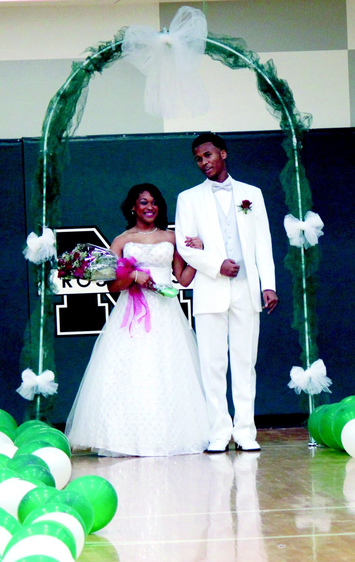 MHS crowns homecoming queen | Archives | muskogeephoenix.com