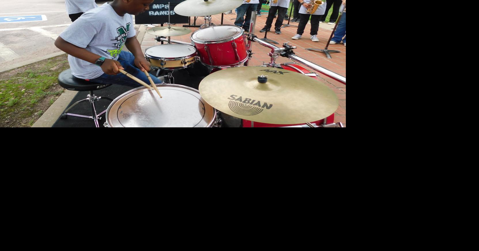 Muskogee 6th and 7th Grade Academy band rocks downtown, elementary ...