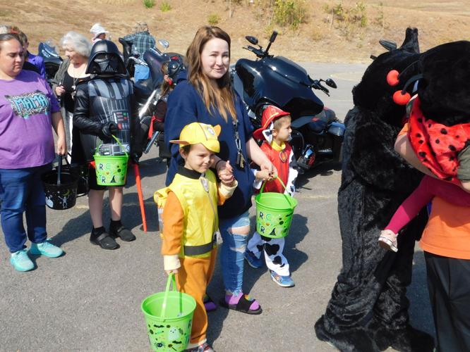 PHOTO GALLERY: Guard Dogs Candy Distribution | Gallery ...