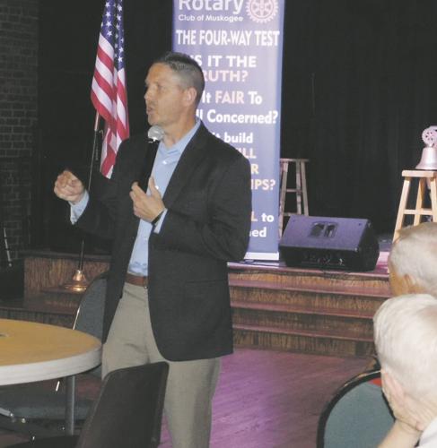 Brecheen stops for Rotary Club lunchoen | News | muskogeephoenix.com