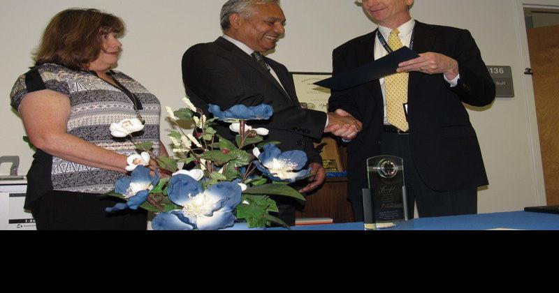 VAMC has party for director's retirement | Local News | muskogeephoenix.com