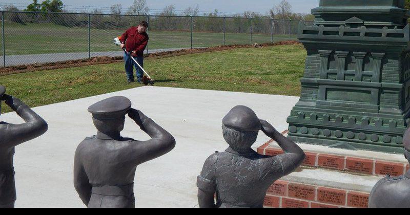 ICTC students spruce up War Memorial Park | News | muskogeephoenix.com