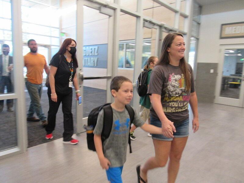 Teachers, parents marvel at new Tony Goetz Elementary | Schools ...