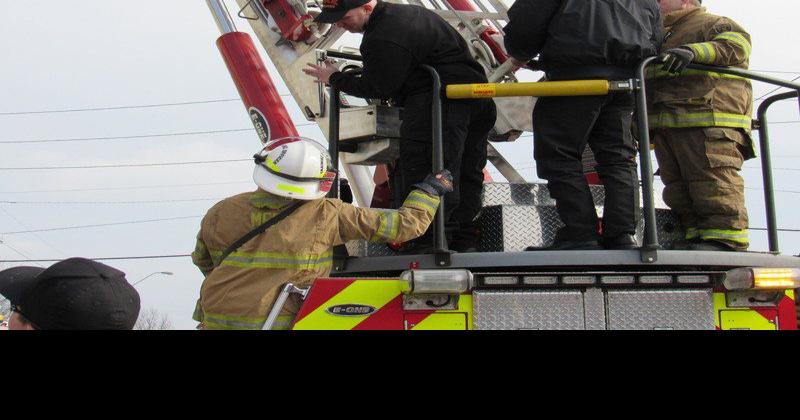 Firefighters schooled on truck's ladder | News | muskogeephoenix.com