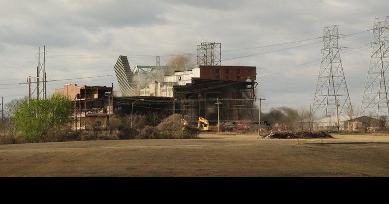Tower of old OG&E power plant imploded | News | muskogeephoenix.com