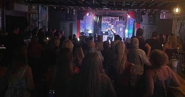 Join flash mob karaoke in Bracebridge