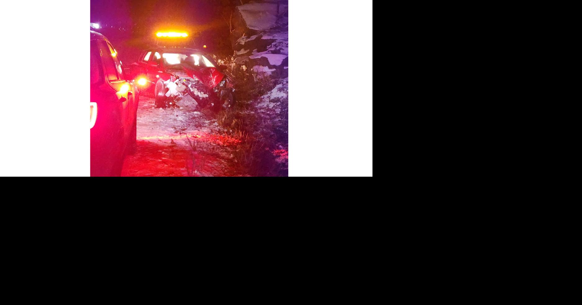 Car crashes into rock cut in Bracebridge