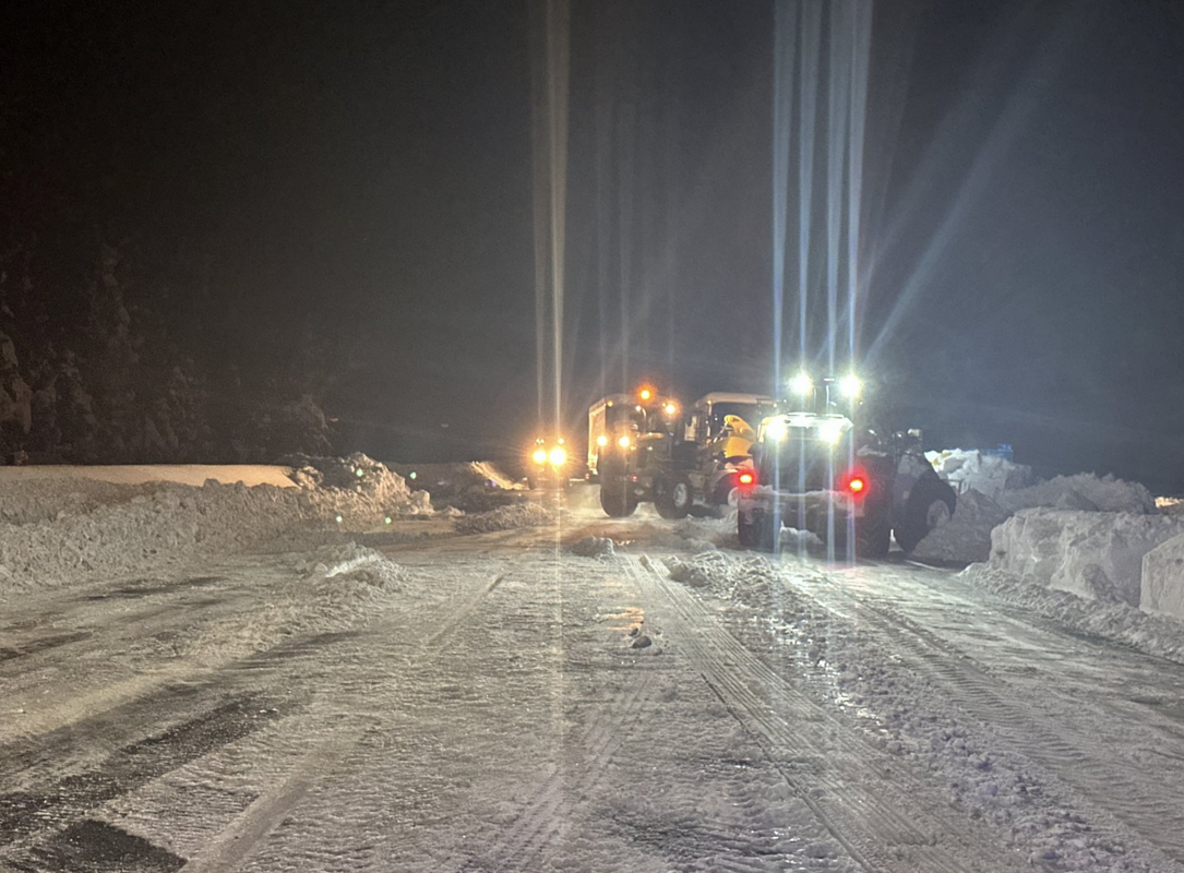 Highway 11 reopens after snowstorms in cottage country