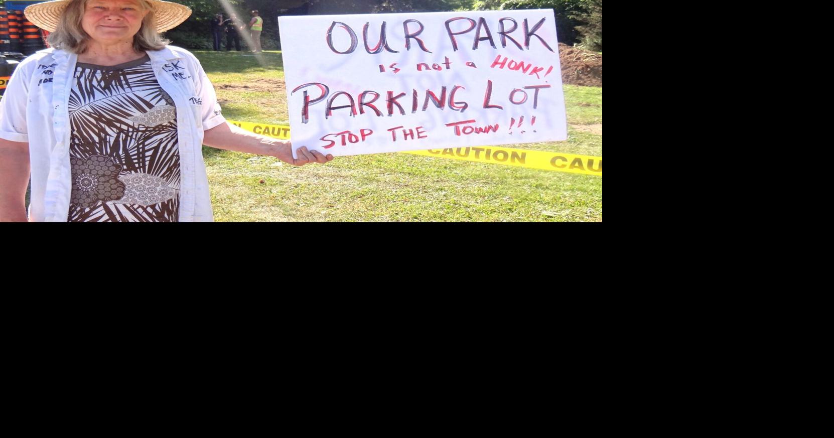 'Muskoka Lorax' protests tree cutting, closure of Huntsville park