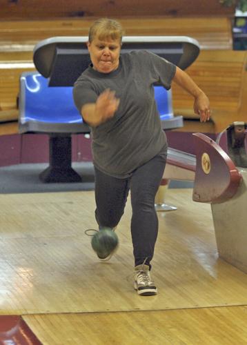 Bowling warm up at Georgian Lanes