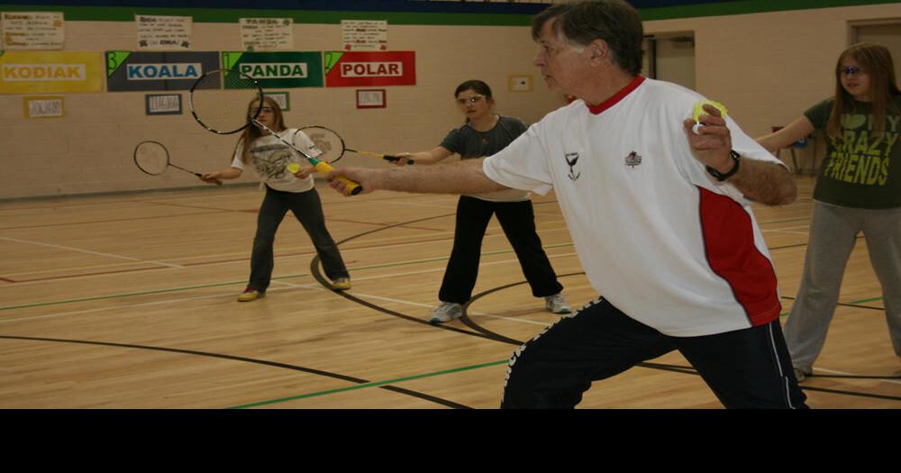 Badminton club swings into elementary school