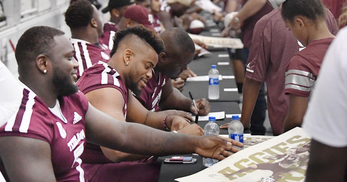 Aggies have busy Sunday with pictures, fans and scrimmage | Sports ...