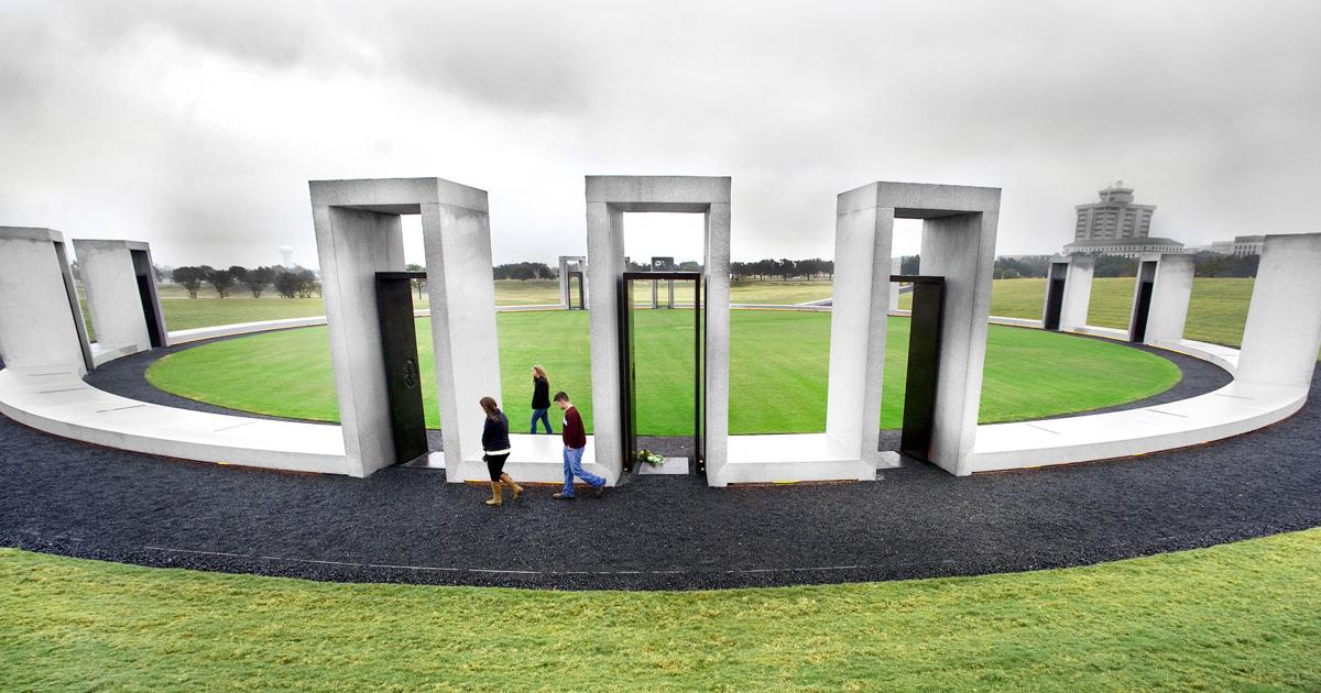 Aggie Bonfire Memorial 15 Years Later Remembering The 12 Who Died
