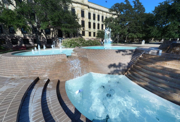 H2O Fountain | Landmarks & Statues | myaggienation.com