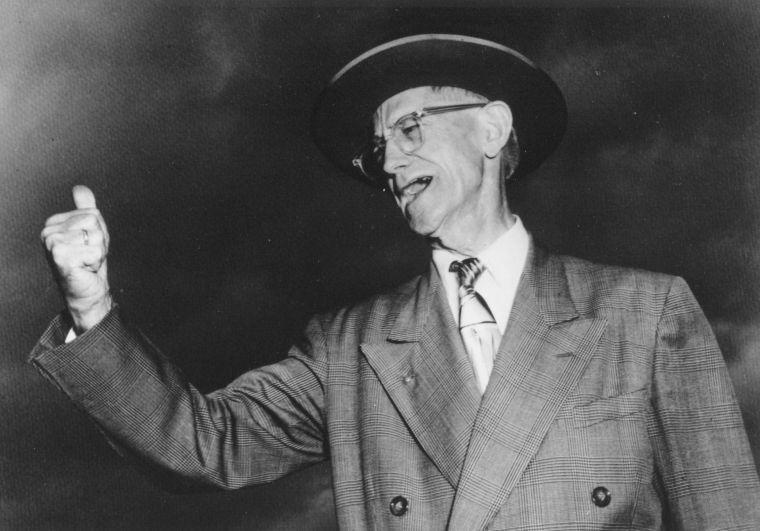Aggie Glossary: On 'Gig 'em,' 'howdy,' 'hump it' and 'whoop' | Aggie ...