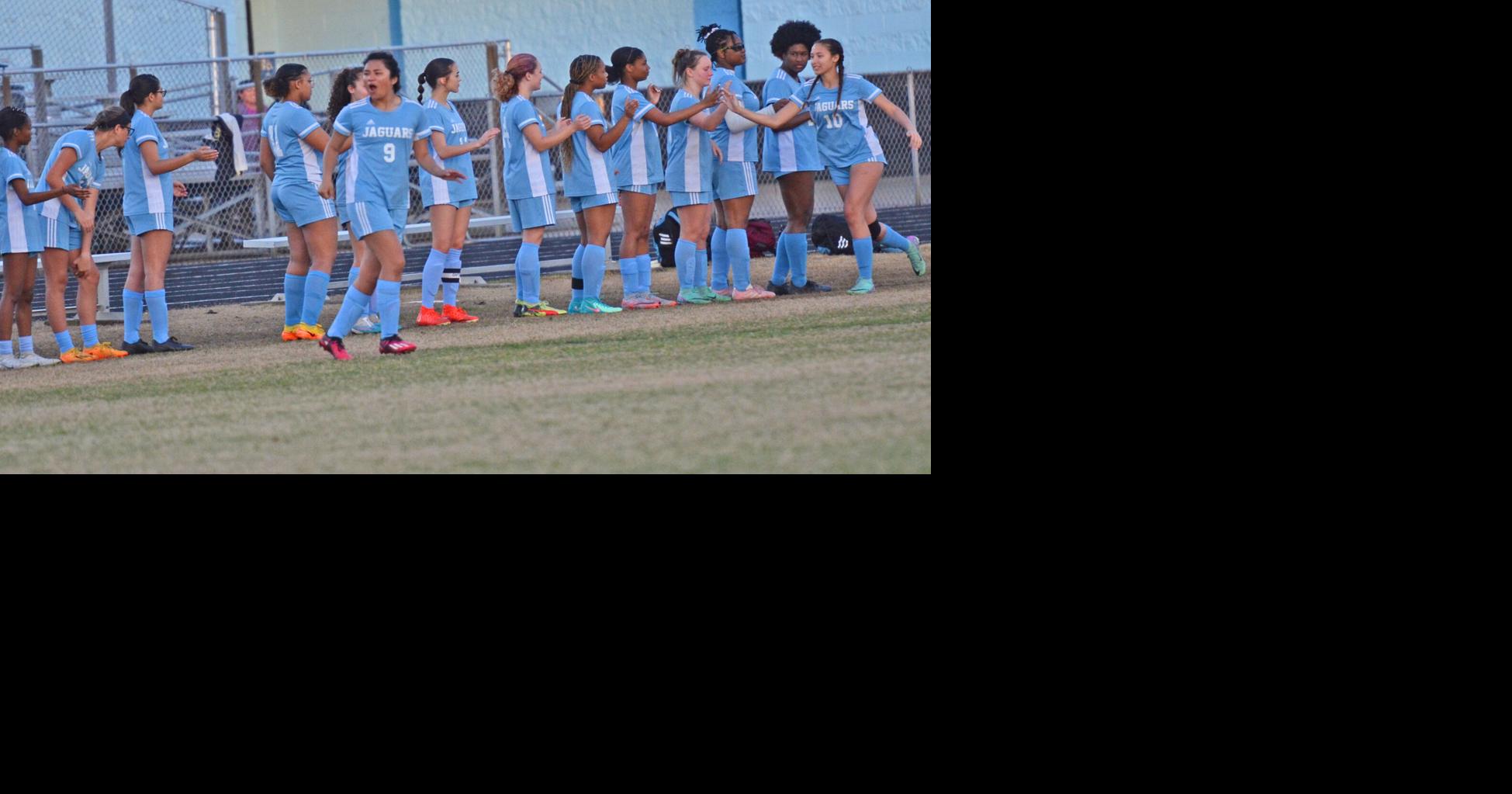 Overhills girls soccer moving forward | High School | mydailyrecord.com