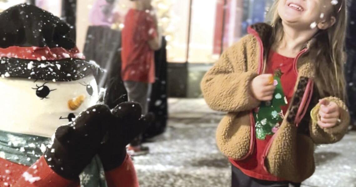 Dunn celebrates Christmas with tree lighting | News | mydailyrecord.com
