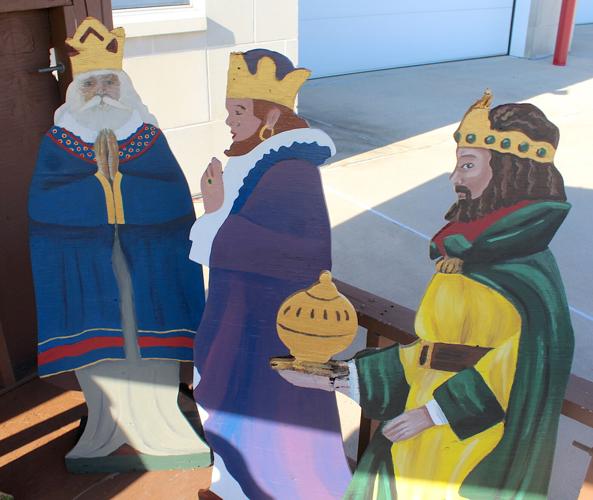 Local artists give longtime nativity scene new life | Community ...