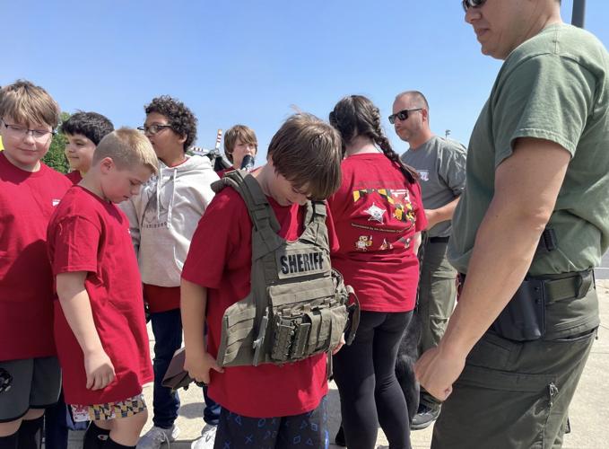 Students learn about law enforcement during DARE Day | News ...