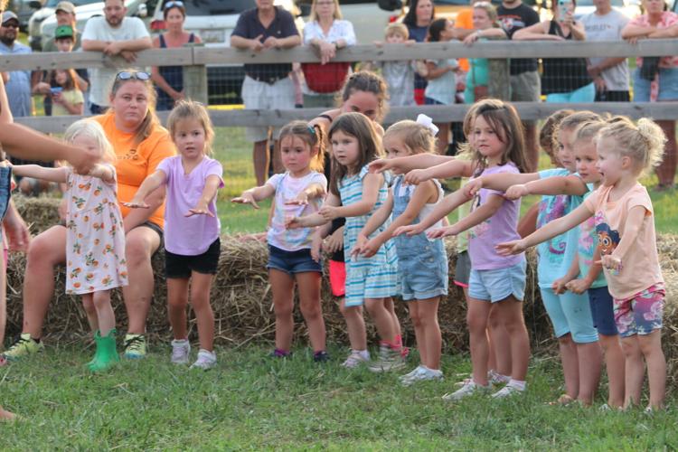 Flying pigs meet squealing kids | News | myeasternshoremd.com