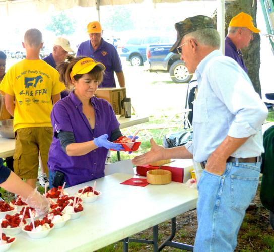Thousands visits Ridgely for Strawberry Festival | Schools ...