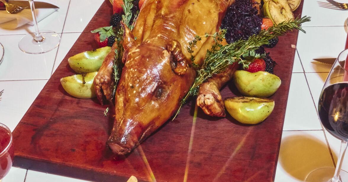 A $600 Suckling Pig? Wagyu for All? On Menus, It’s a New Gilded Age ...