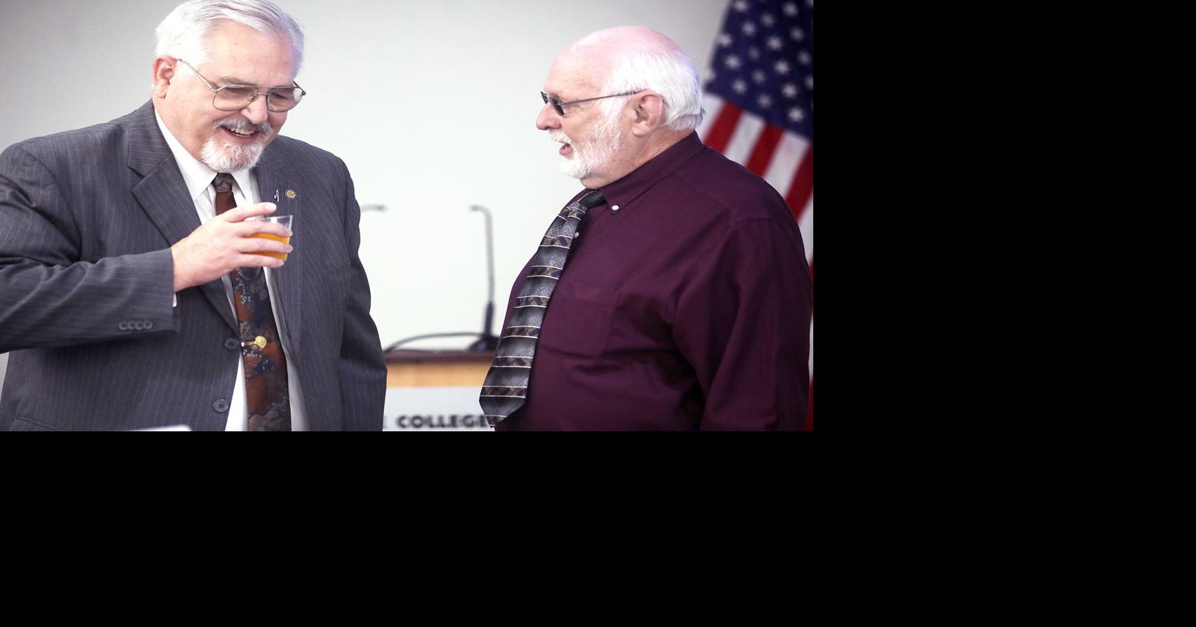 Council bids adieu to Mayor Rick Mueller | Government | myheraldreview.com