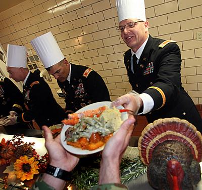 Fort’s dining halls make Thanksgiving special for soldiers, veterans ...