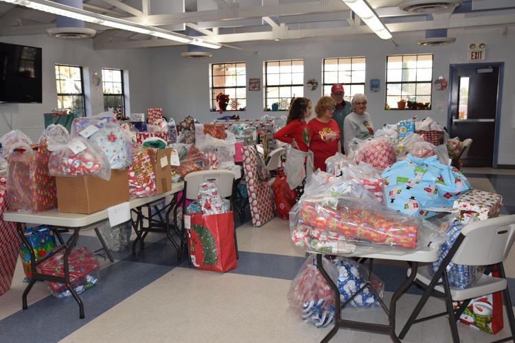 Community volunteers create a joyous Christmas | Benson News-Sun ...