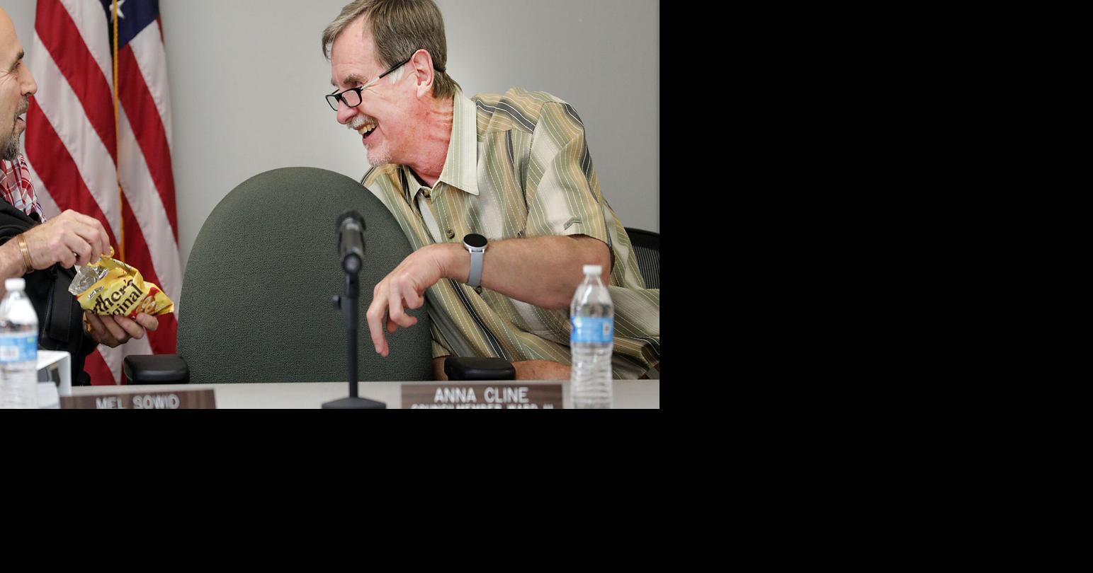 Bisbee councilman, mayor get heated over new contract for city manager ...