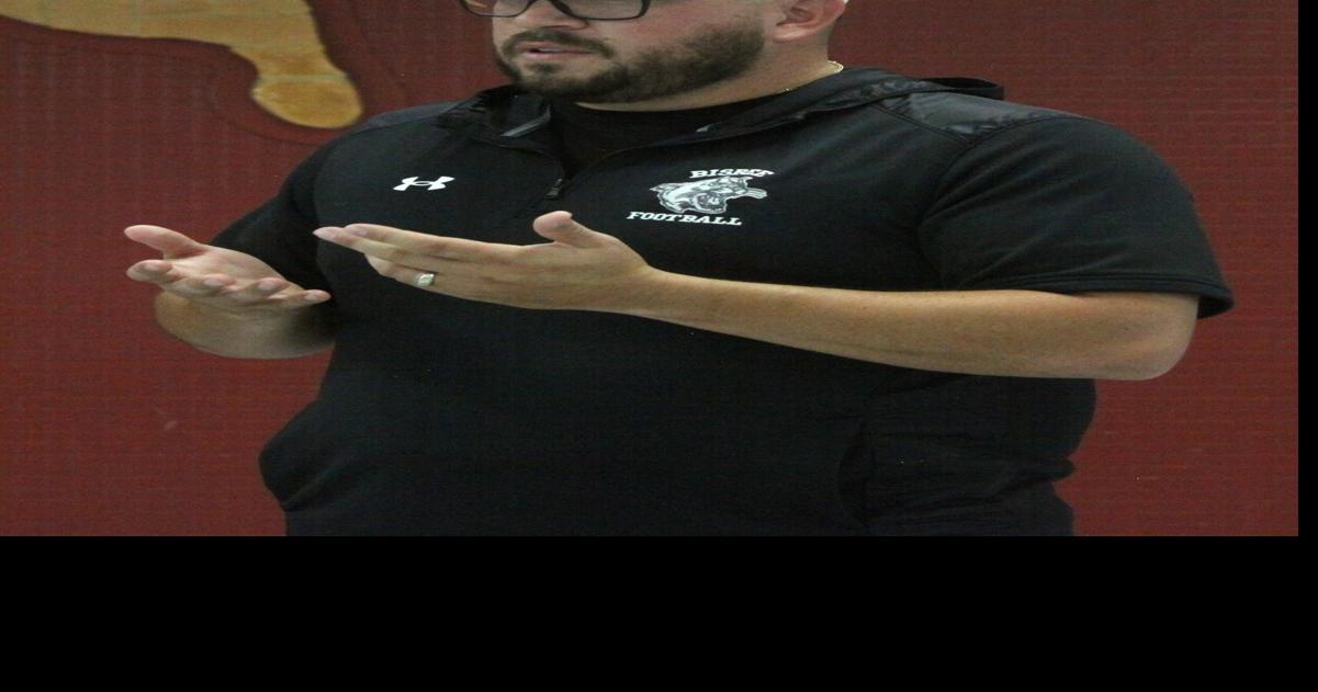 Bisbee native Carlos Lopez ready to go as Pumas new head football coach ...