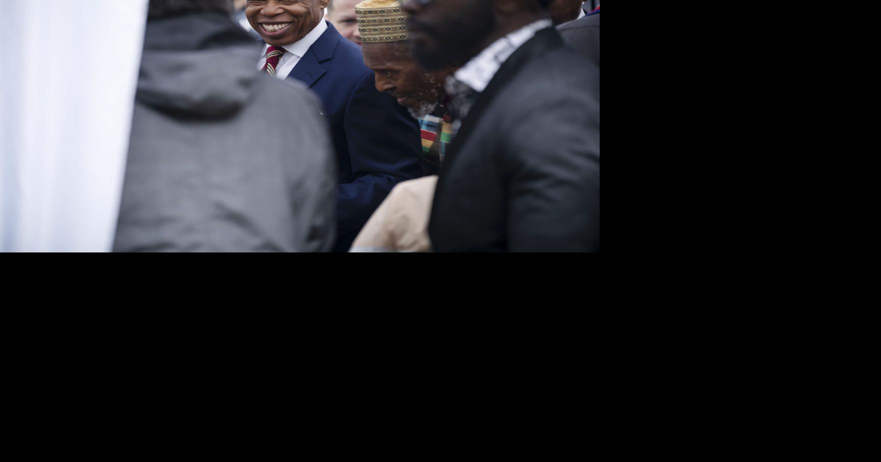 New York Mayor Is Defiant as He Is Charged With Bribery and Fraud ...