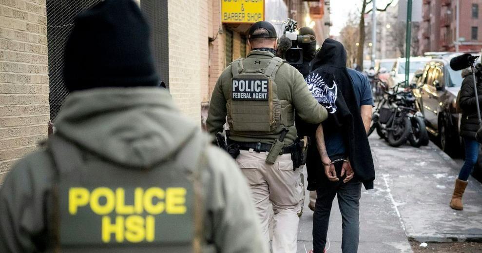 ICE officers keep making arrests without pay as government shutdown ...