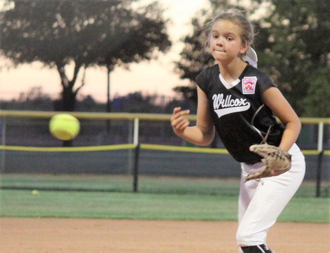 Macumber, Gooding shine on opening night of District 8 tournament ...