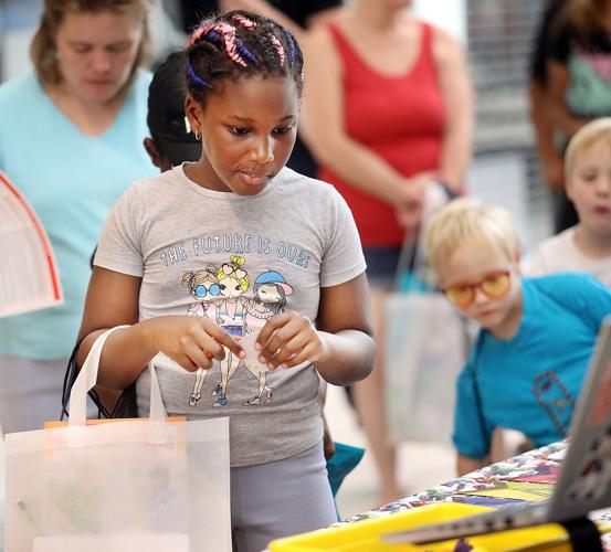 Fair packs mall with kids heading back to school | Cochise County ...