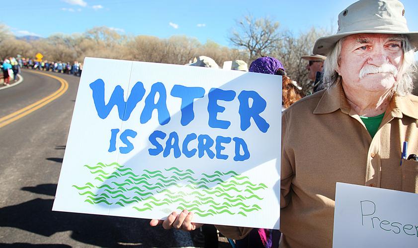 Hundreds attend 'Hands Across the River' rally | Community ...