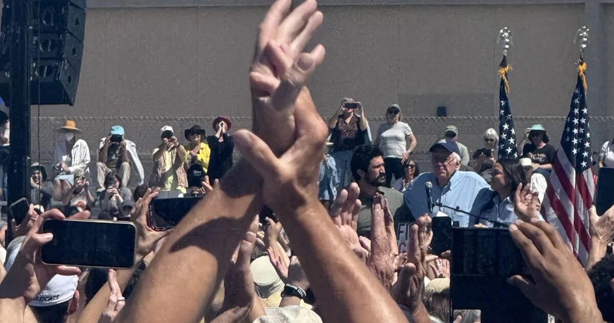 Bernie Sanders and AOC draw huge crowd to Tucson’s Catalina High School ...