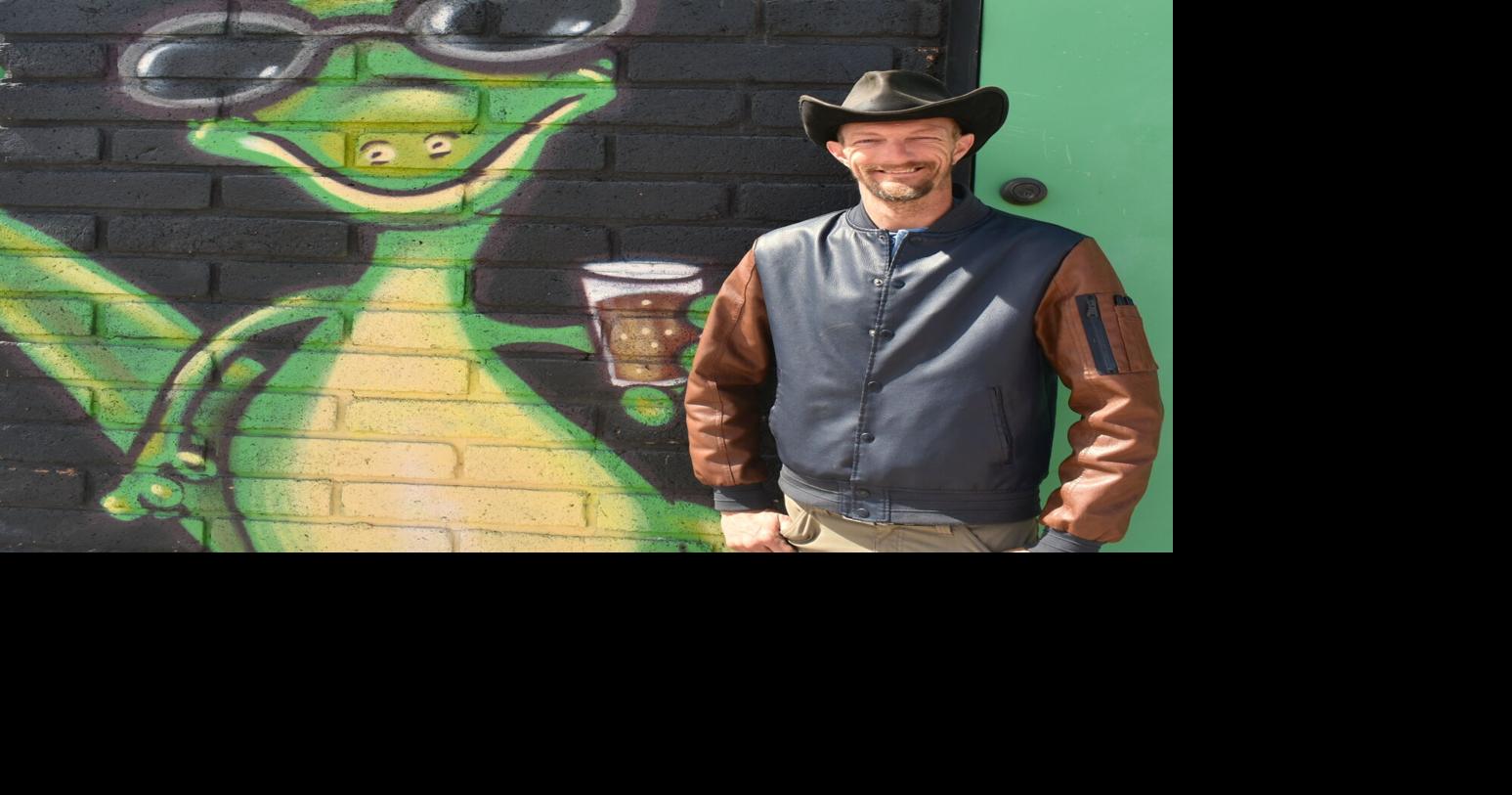 Thirsty Lizard fills a niche on the east side of the Mule Mountains ...