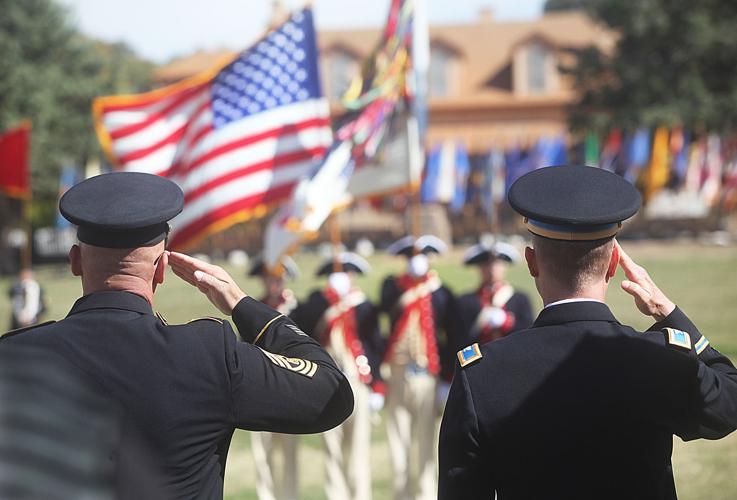 Stylish send-off: U.S. Army Old Guard Fife and Drum Corps perform at ...