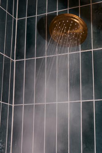 Are Hot Showers Bad for Your Skin and Hair? | Lifestyle ...