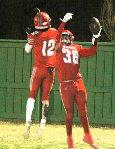 Bisbee Pumas beat Camp Verde 33-20 in opening round of 2A state ...