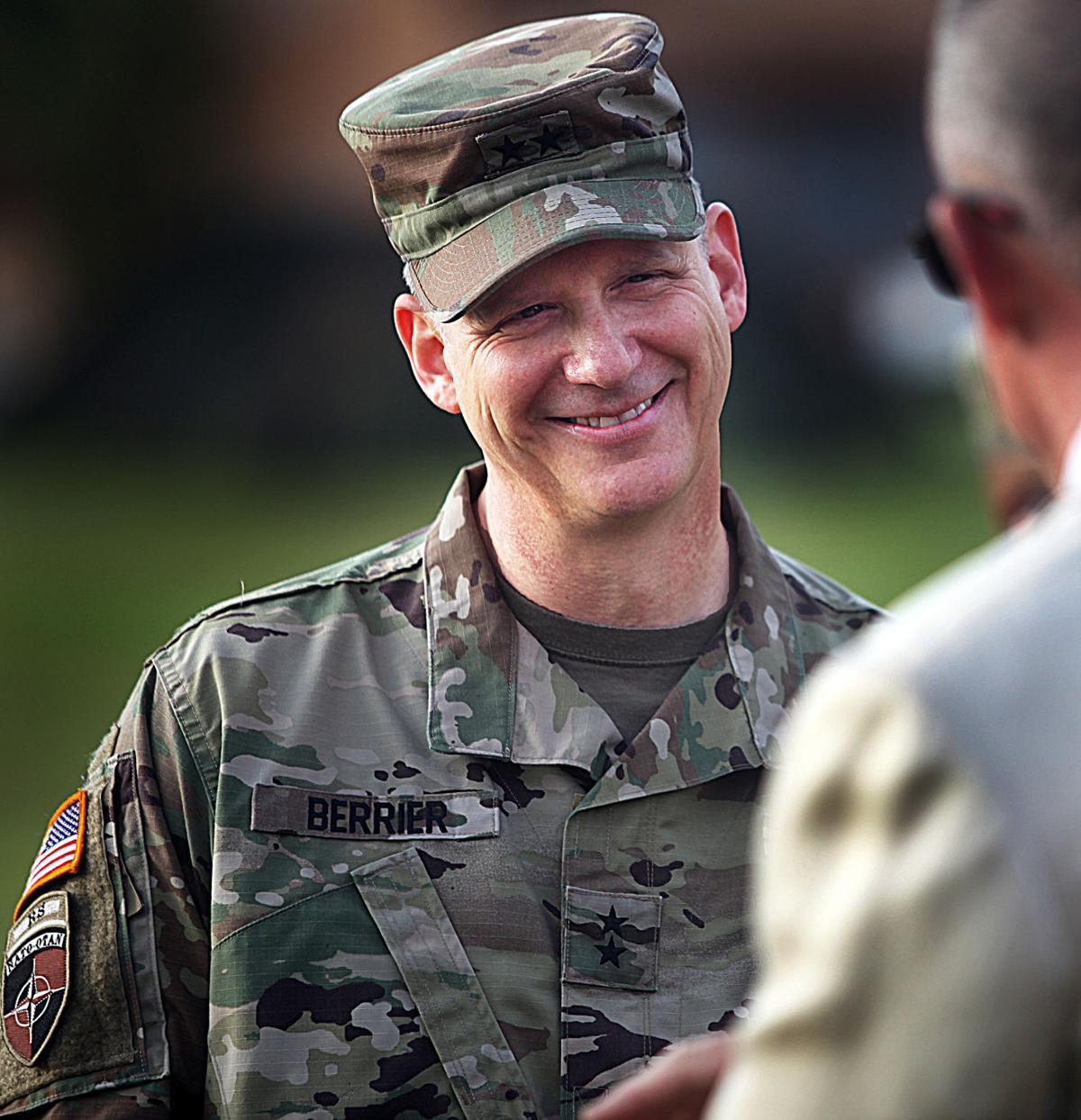 Fort Huachuca senior command general relinquishes duties | Local News ...